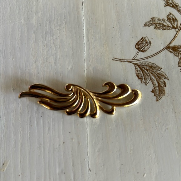 Monet | Jewelry | Vintage Monet Bar Pin Beautiful Piece And Beautiful ...